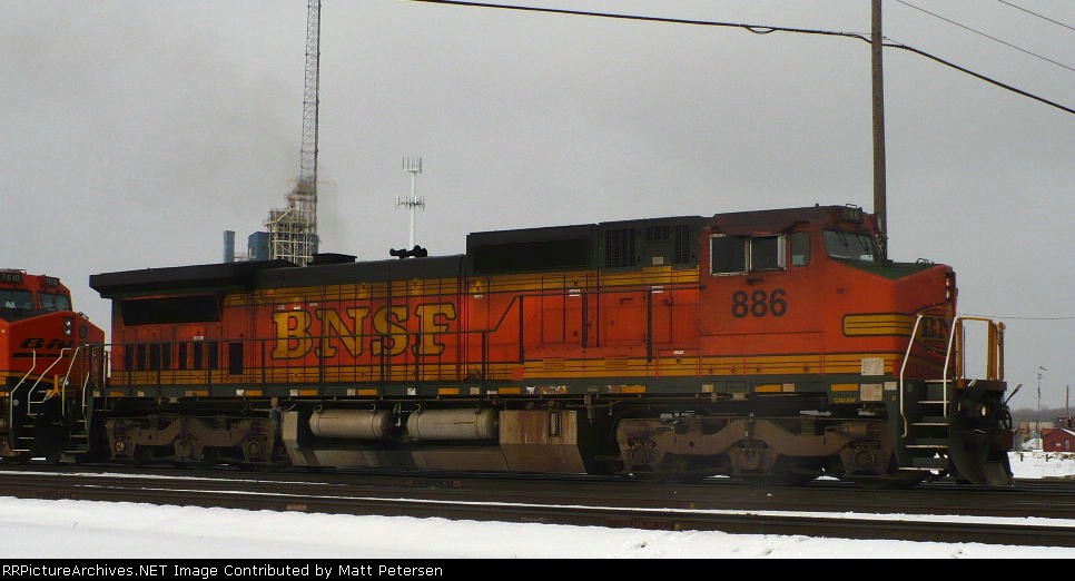 BNSF 886